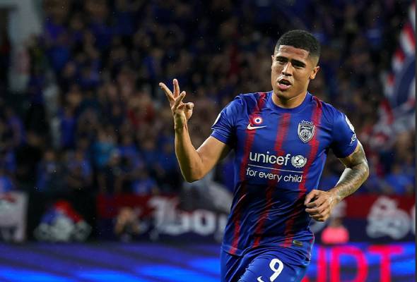 Hatrik Bergson benam Kelantan, julang JDT ke separuh akhir | Astro Awani Hatrik Bergson benam Kelantan, julang JDT ke separuh akhir | Astro Awani