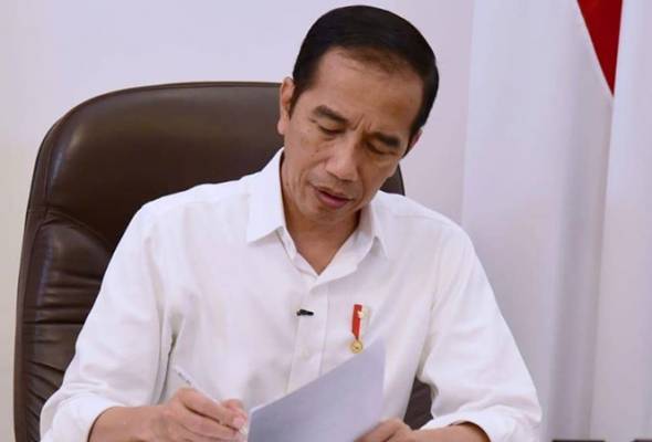 Jokowi pulang ke Solo selepas berundur dari jawatan Presiden | Astro Awani