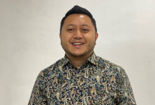 GE15: I won't ride on my dad's popularity - BN candidate Mohd Ridhwan ...