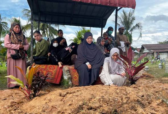 Jenazah ulama Pak Su Mid selamat dikebumikan | Astro Awani