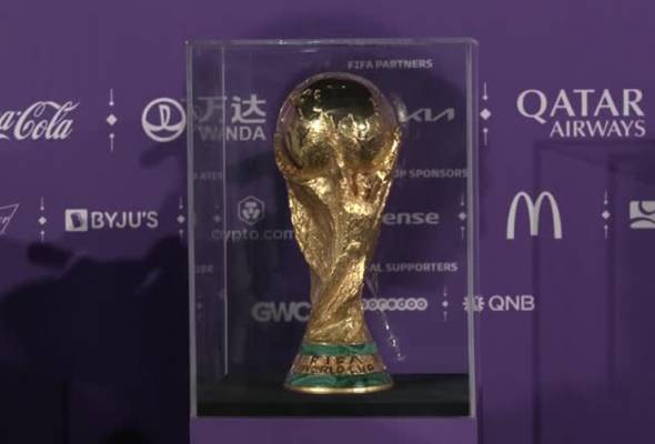 Original FIFA World Cup trophy arrives in Doha | AWANI International