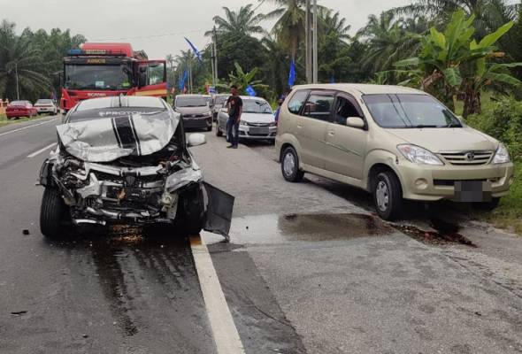 Lelaki maut nahas dua kereta di Pantai Remis | Astro Awani