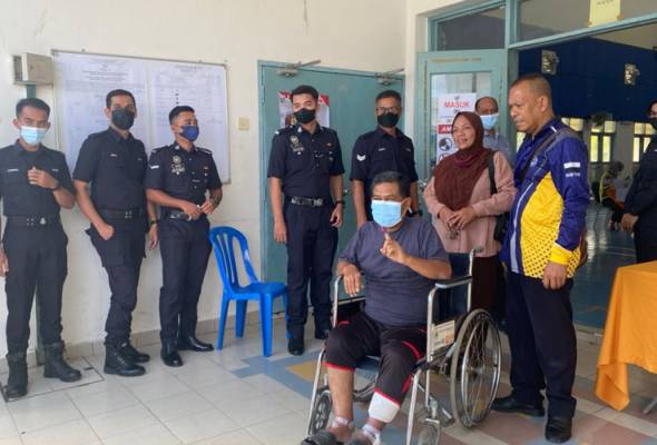 PRU15: Masih cuti sakit, Koperal Nasri tetap mengundi walaupun ...