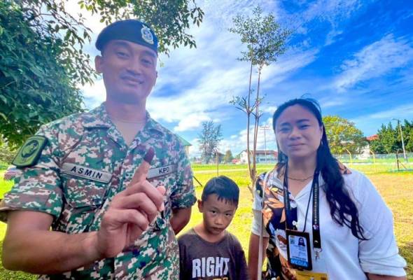 PRU15: Wartawan, suami selesai undi awal bersama | Astro Awani