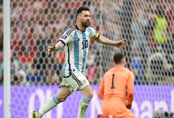 Argentina 3-0 Croatia: Majestic Messi one step from World Cup glory as ...