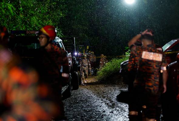 Landslide: SAR Ops suspended, to resume at 8 am today | AWANI International