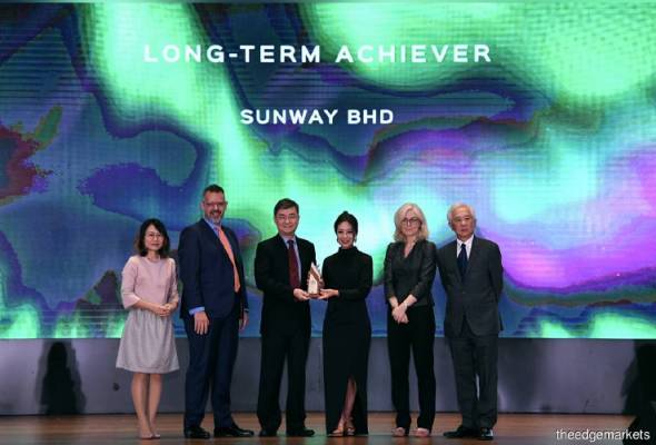 The Edge ESG Awards kayu ukur prestasi ESG syarikat, firma | Astro Awani