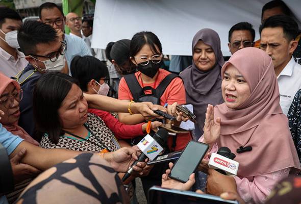 Fadhlina to listen and consider all views on education | Astro Awani Fadhlina to listen and consider all views on education | Astro Awani