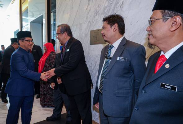 Religious Affairs Minister to focus on strengthening unity of the ummah | AWANI International