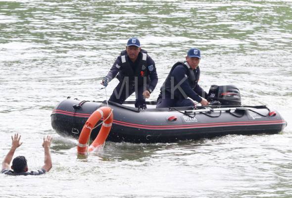 Misi banjir: PDRM terima sumbangan bot, enjin daripada 7-Eleven ...