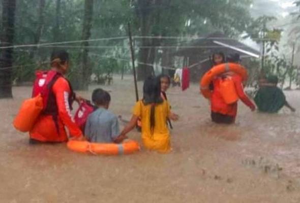 Death toll from Philippine floods climbs to 44 | Astro Awani