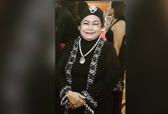 'Ibu sudah sedar, namun masih lemah' - Anak Julie Sudiro | Astro Awani