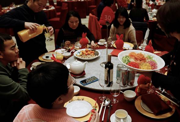 Tradisi 'makan besar' tarik pelancong di China | Astro Awani