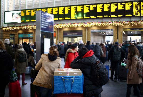 British rail workers start new year with week-long strike | AWANI ...