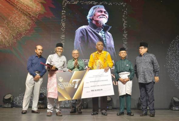 Baharuddin Kahar dinobatkan Sasterawan Negeri Perak | Astro Awani