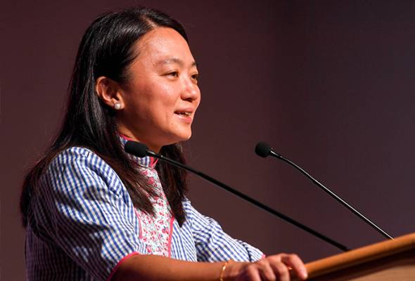 No need to bow for hours or bow respectfully - Hannah | AWANI International