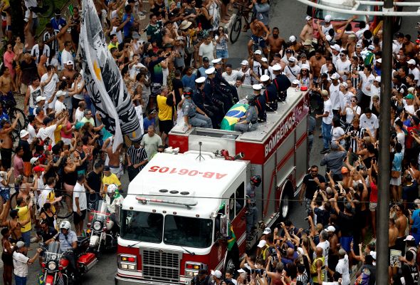 Brazil bids farewell to beloved soccer star Pele | Astro Awani Brazil bids farewell to beloved soccer star Pele | Astro Awani