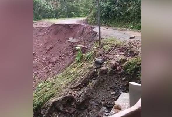 Jalan terputus, guru dan pelajar SK Wasai terpaksa berjalan 2 jam ke ... Jalan terputus, guru dan pelajar SK Wasai terpaksa berjalan 2 jam ke ...