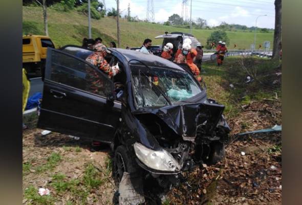 Penuntut UPSI maut, dua lagi parah kereta terbabas rempuh pokok | Astro ... Penuntut UPSI maut, dua lagi parah kereta terbabas rempuh pokok | Astro ...