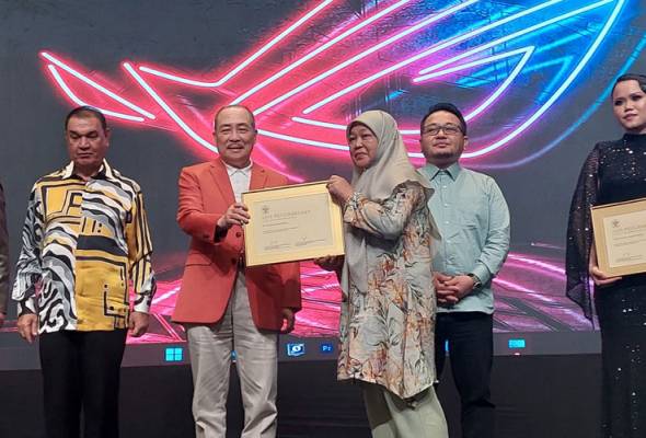 Hajiji zahir penghargaan atas sokongan dari tiga bekas ADUN Warisan | Astro Awani