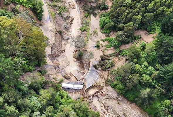 Tiga maut dalam tragedi Taufan Gabrielle di New Zealand | Astro Awani