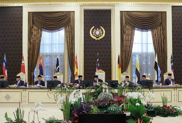 Selangor Sultan presides over 261st Conference of Rulers' meeting | AWANI International