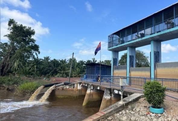Banjir: 25 pam bergerak dipasang di Batu Pahat, atasi fenomena 'air ...