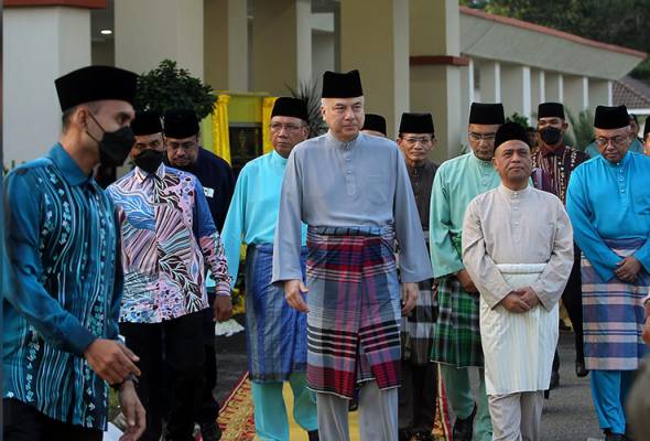 Sultan Nazrin berkenan rasmi, berbuka puasa di Masjid Al-Ikhwan | Astro ...
