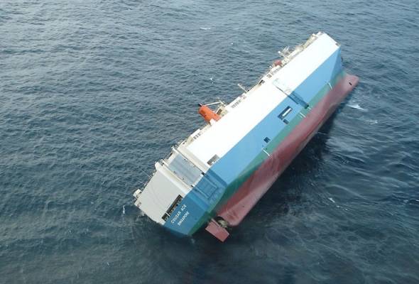 21 maut bot terbalik di Laut Merah Yaman | Astro Awani