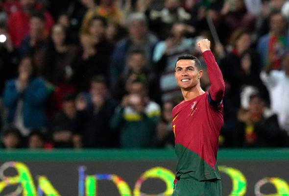 Ronaldo lakar rekod dunia, penampilan antarabangsa terbanyak | Astro Awani