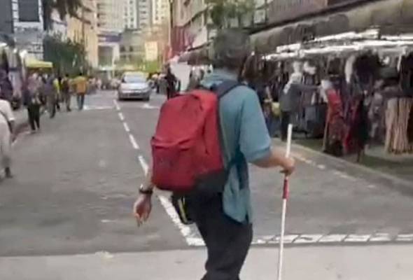 Pengemis 'buta' bertongkat larikan diri diekori JKM | Astro Awani