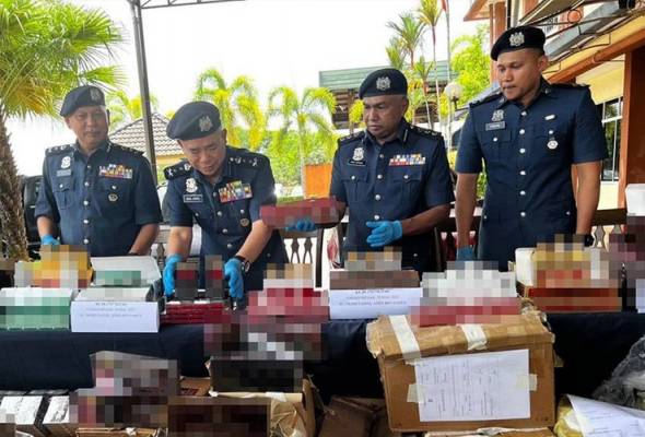 JKDM Kelantan rampas rokok nilai RM551,749 | Astro Awani