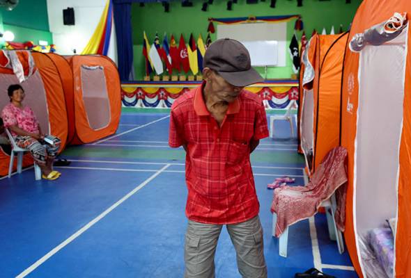 Banjir: Dua PPS dibuka di Kuching | Astro Awani Banjir: Dua PPS dibuka di Kuching | Astro Awani