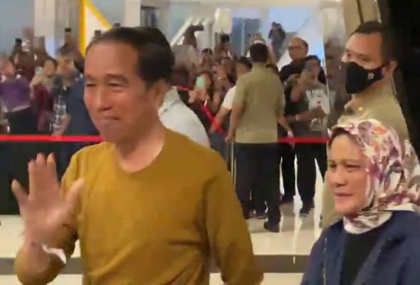 Jokowi sertai ribuan peminat rock tonton konsert Deep Purple di Solo ...