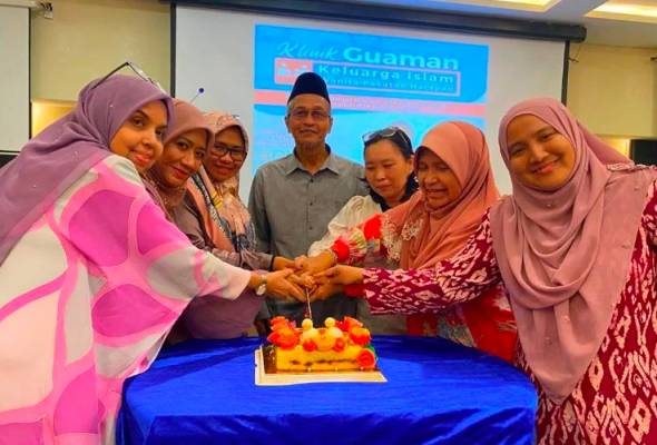 Wanita PH tubuh klinik guaman bantu kos penceraian | Astro Awani