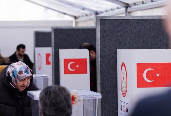 Pengundian bermula untuk 1.5 juta warga Turkiye di Jerman | Astro Awani Pengundian bermula untuk 1.5 juta warga Turkiye di Jerman | Astro Awani