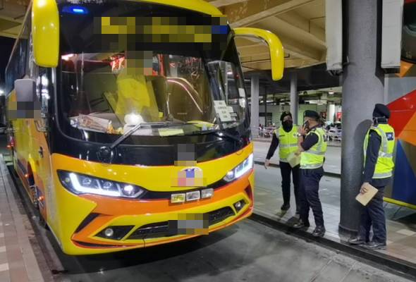 Anggota JPJ menyamar penumpang pantau pemandu | Astro Awani