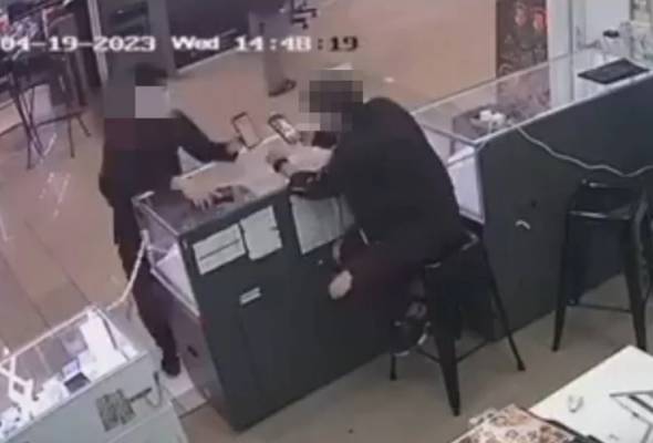 Telefon bimbit iPhone dicuri sudah dipulangkan - Polis | Astro Awani