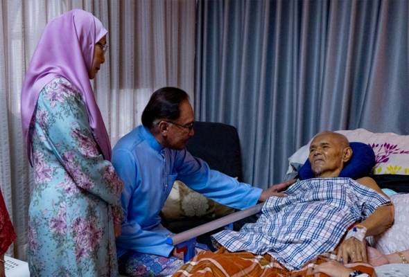 PM ziarah Presiden ABIM pertama Ustaz Razali yang uzur | Astro Awani