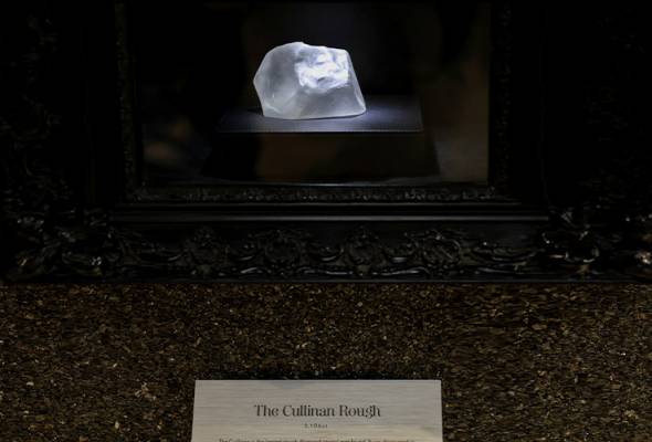 South Africans call for UK to return diamonds set in crown jewels ... South Africans call for UK to return diamonds set in crown jewels ...