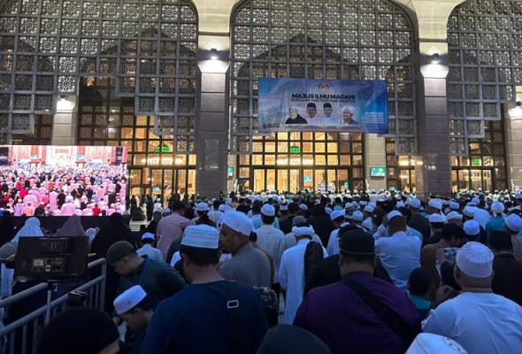 PM Anwar hadir Majlis Ilmu Madani di Masjid Putra | Astro Awani