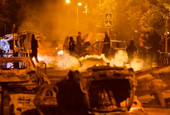 French riots spread in third night of unrest over police shooting ...