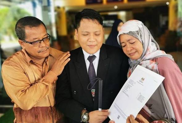 Pelajar OKU penglihatan dapat 7A SPM | Astro Awani