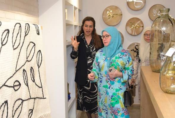 Raja Permaisuri Agong berkenan melawat pameran produk kraf Jordan di ...