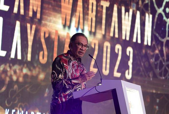 Wartawan main peranan mendidik, pencetus idea - PM | Astro Awani