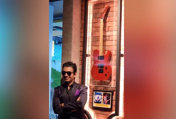 Hadiah arwah datuk bantu bina karier Edrie Hashim | Astro Awani