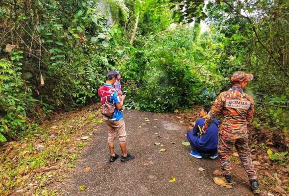 Enam mangsa terperangkap tanah runtuh di Bukit Makro | Astro Awani