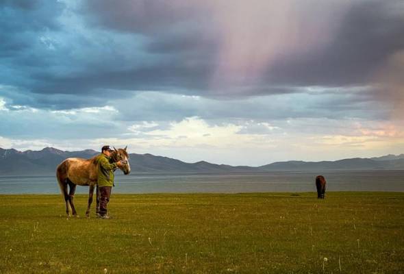 AWANI-RareTV: Keajaiban landskap biasan syurga di Tasik Song Kul ...