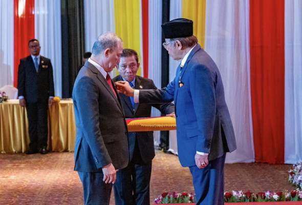 Fadillah antara penerima Pingat Peringatan Jubli Intan kemerdekaan ...