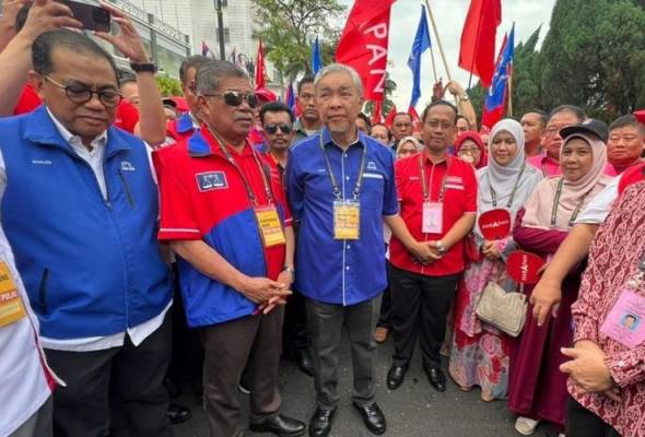Ahmad Zahid, Hamzah Zainuddin iring calon PRK Pulai | Astro Awani